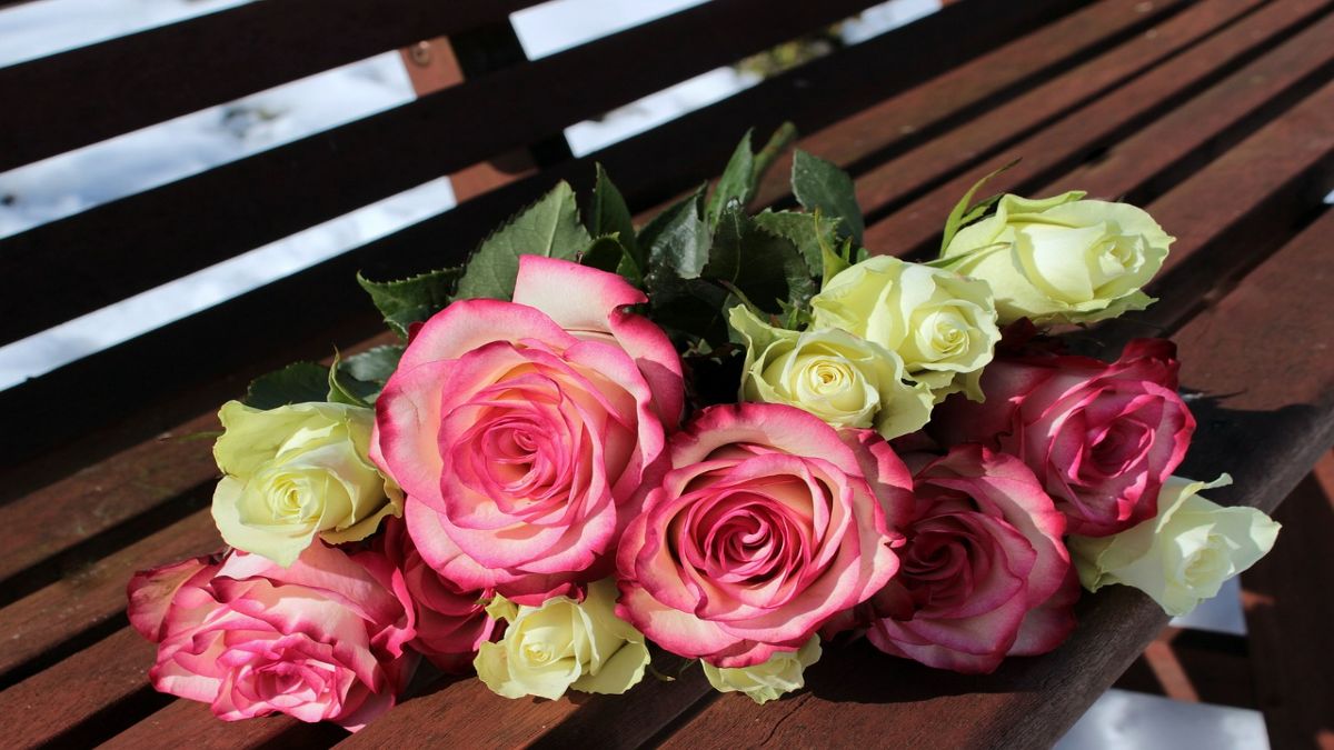Gifts Germany Box Of I Love You Roses With I Love You Balloon For ...