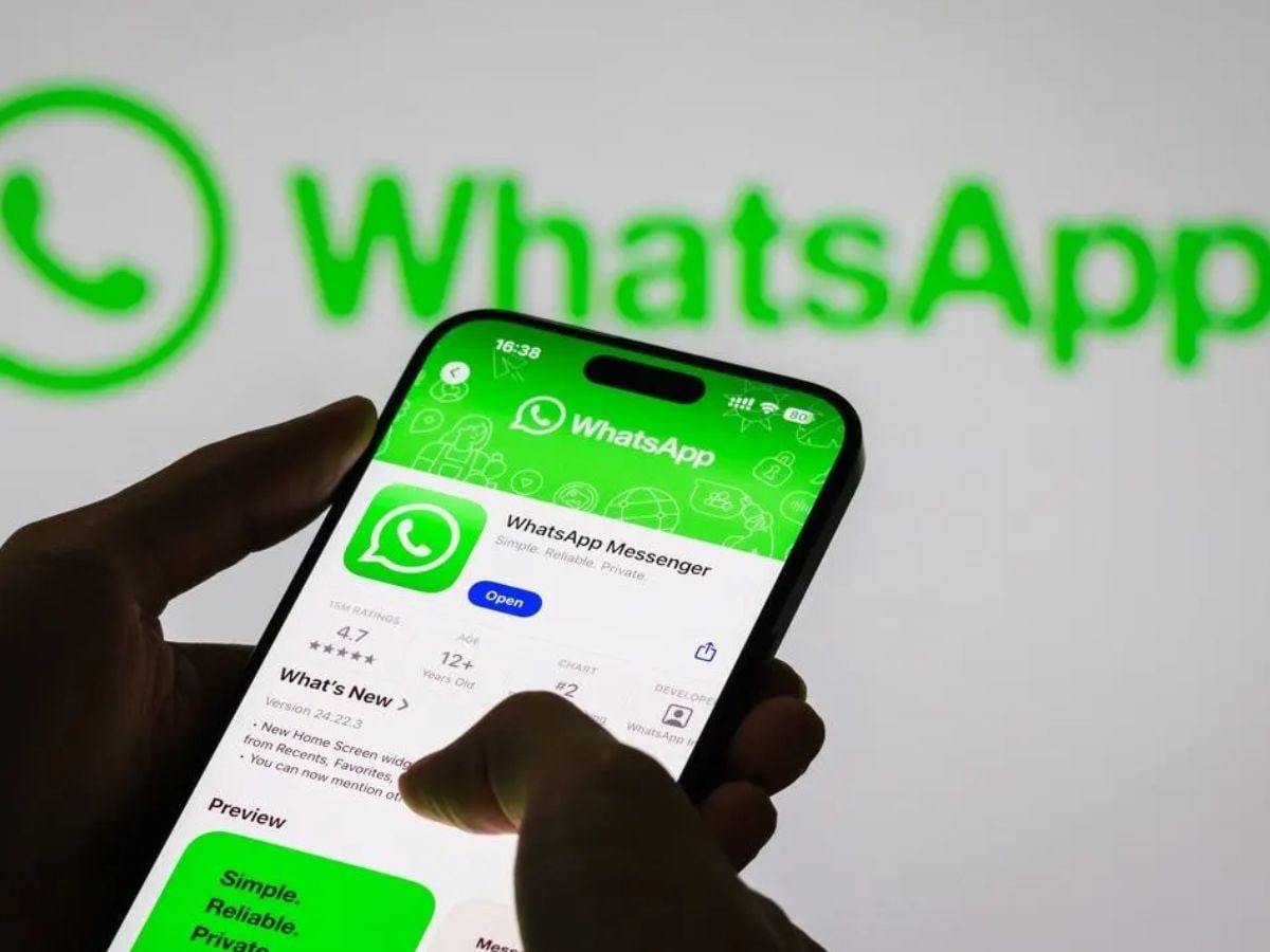 WhatsApp Just Got a Major Upgrade: Share Live Photos, Create AI-Powered ...